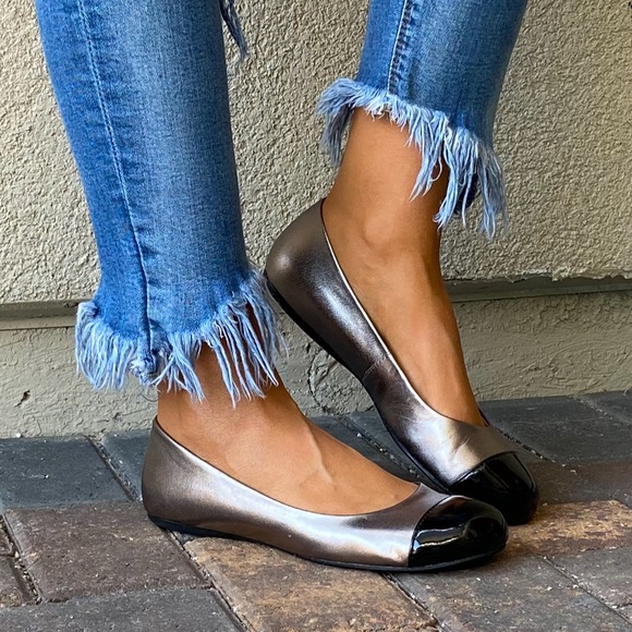 SoftWalk | Shoes | Silver Distressed Leather Cap Toe Ballerina Flats ...